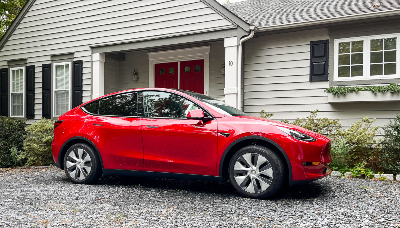 Tesla Model Y vs Volvo XC40 Recharge | Blog or Die!